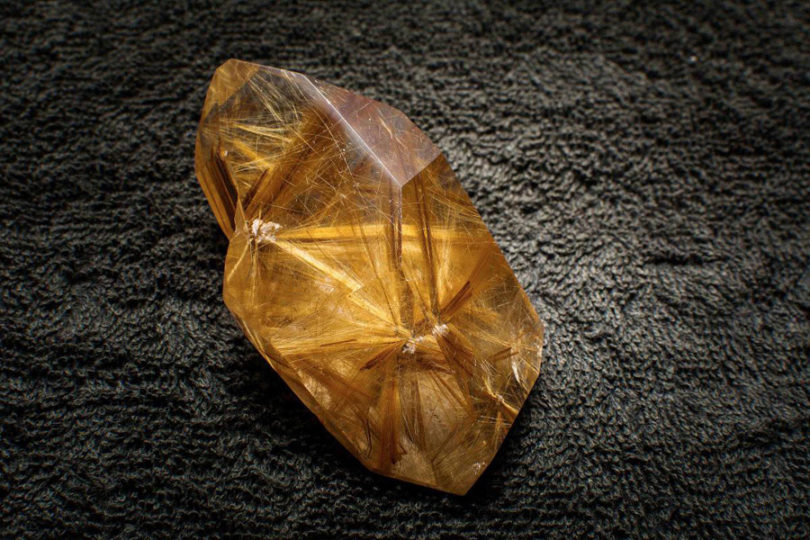 Rutilo ou Quartzo Rutilado: são diferentes? Quais os significados?