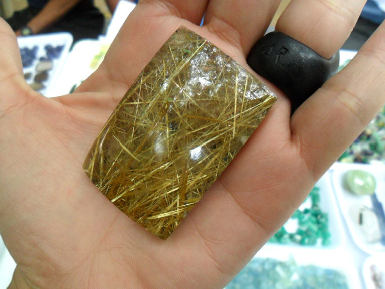 Rutilo ou Quartzo Rutilado: são diferentes? Quais os significados?