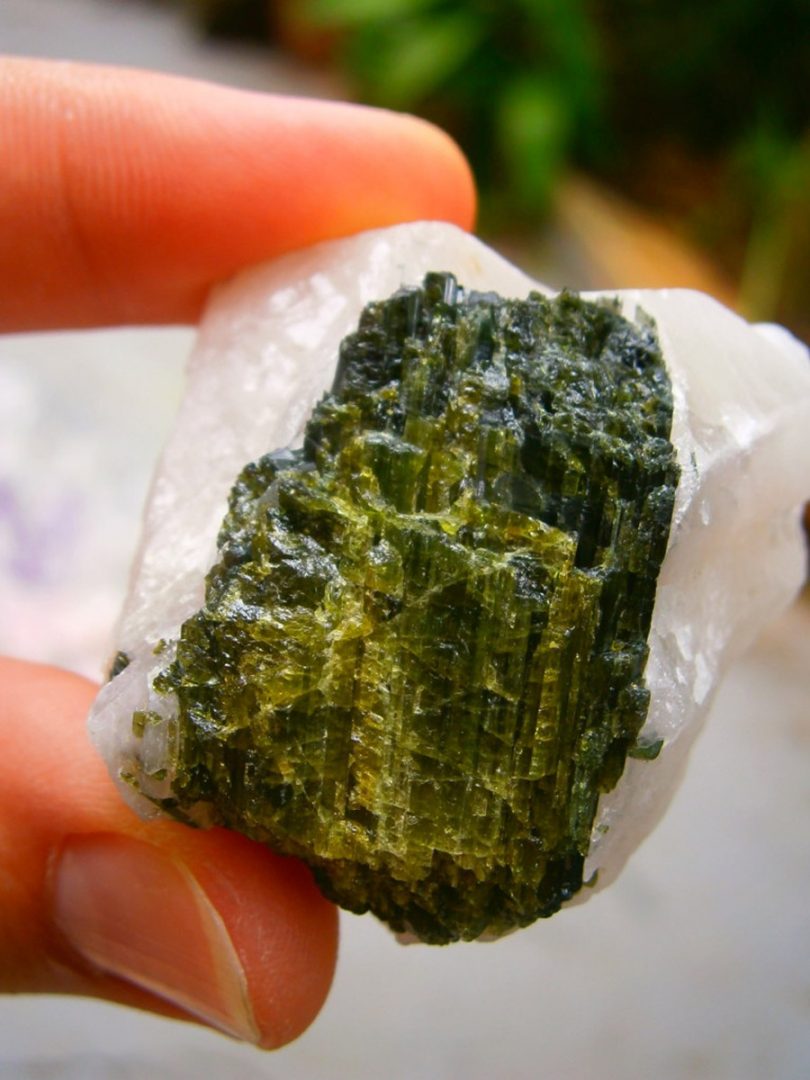 A turmalina verde e suas energias, significados e poderes