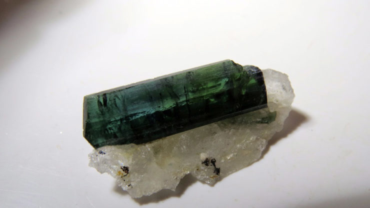 A turmalina verde e suas energias, significados e poderes