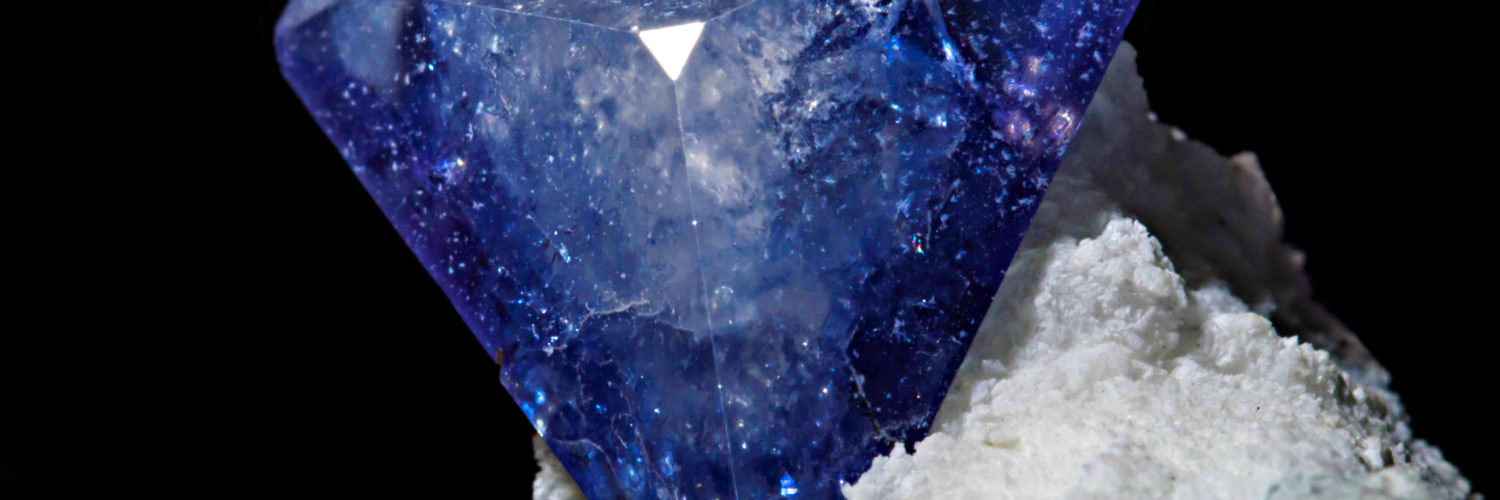 Benitoíte: conheça a história e seus benefícios